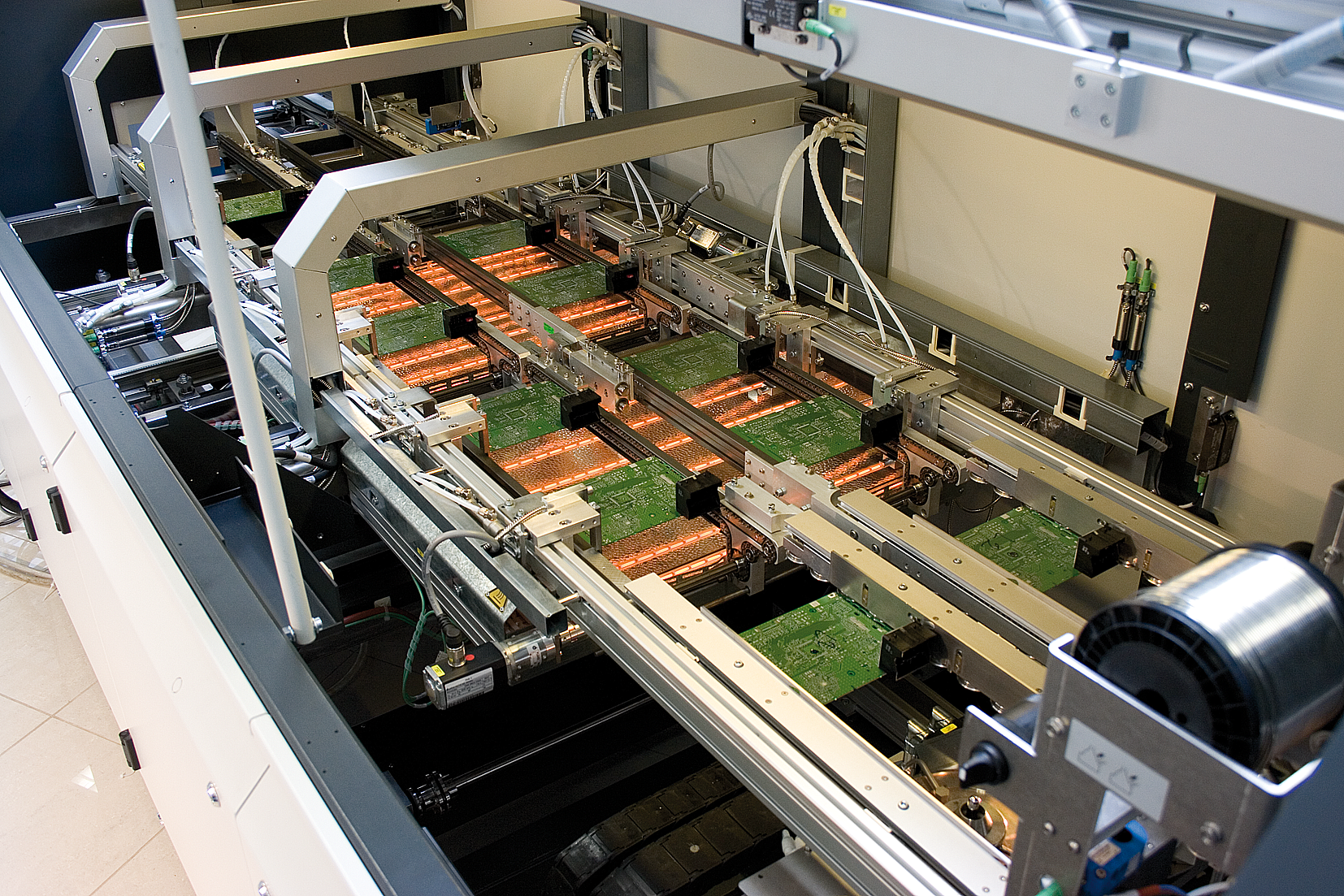 Universal Scientific Industrial de Mexico S. A. de C.V. Selects the VERSAFLOW 3 66 Dual Track Ersa GmbH Story PresseBox